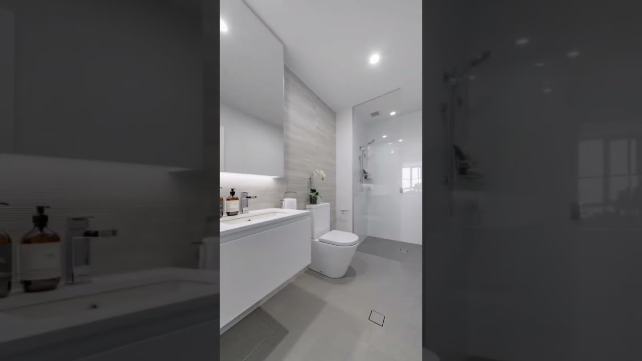 Encimeras de Color Blanco Puro en Baños Medianos Modernos: La Elegancia ...